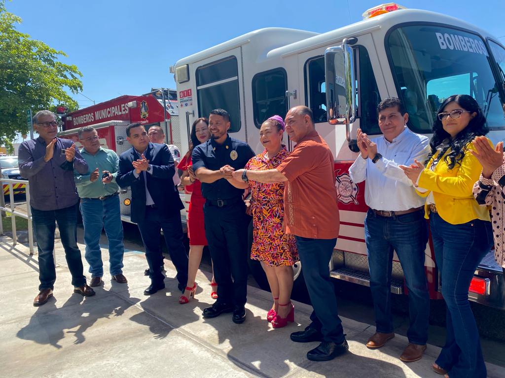 Festejan a Bomberos por su día en SLRC - Reporte 653